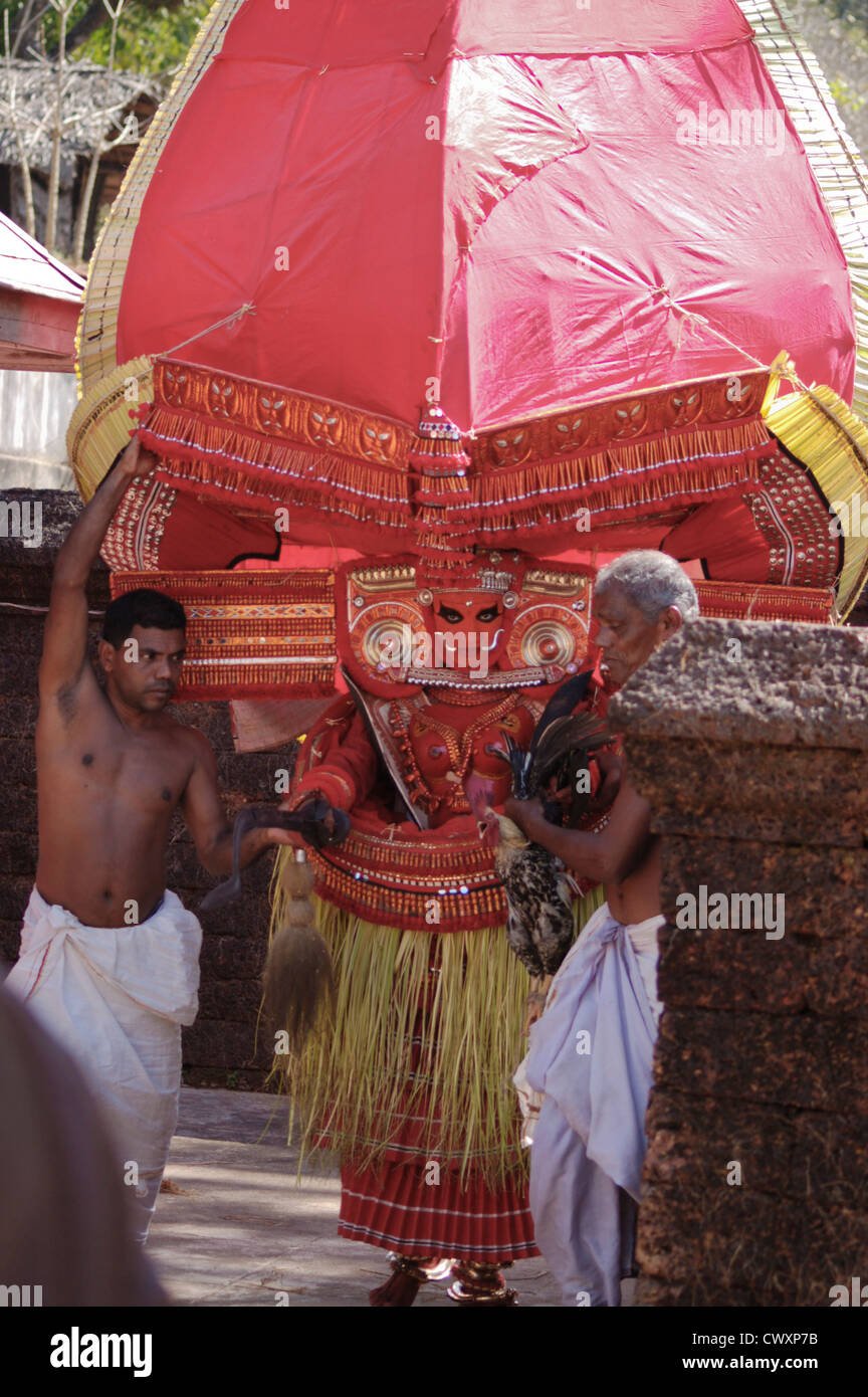 Theyyam an ancient ceremonial dance of northern kerala invoking gods ...