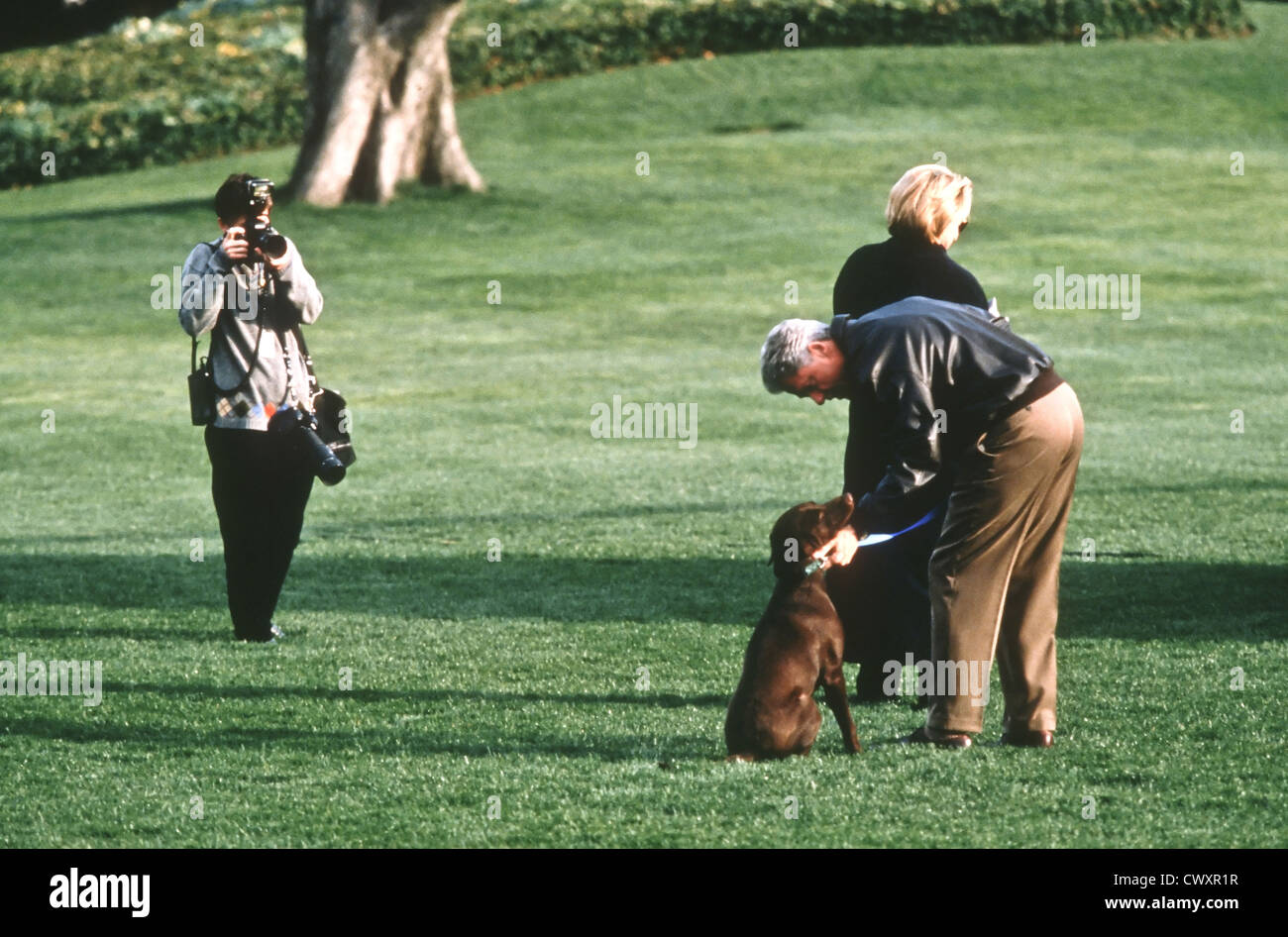 US President Bill Clinton and first lady Hillary Rodham Clinton walk ...