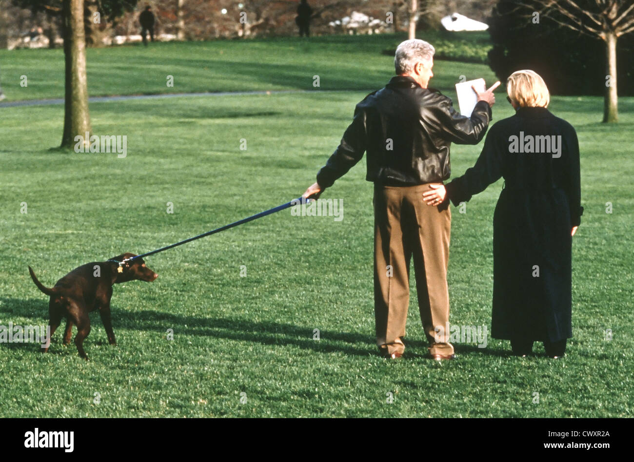 US President Bill Clinton and first lady Hillary Rodham Clinton walk ...