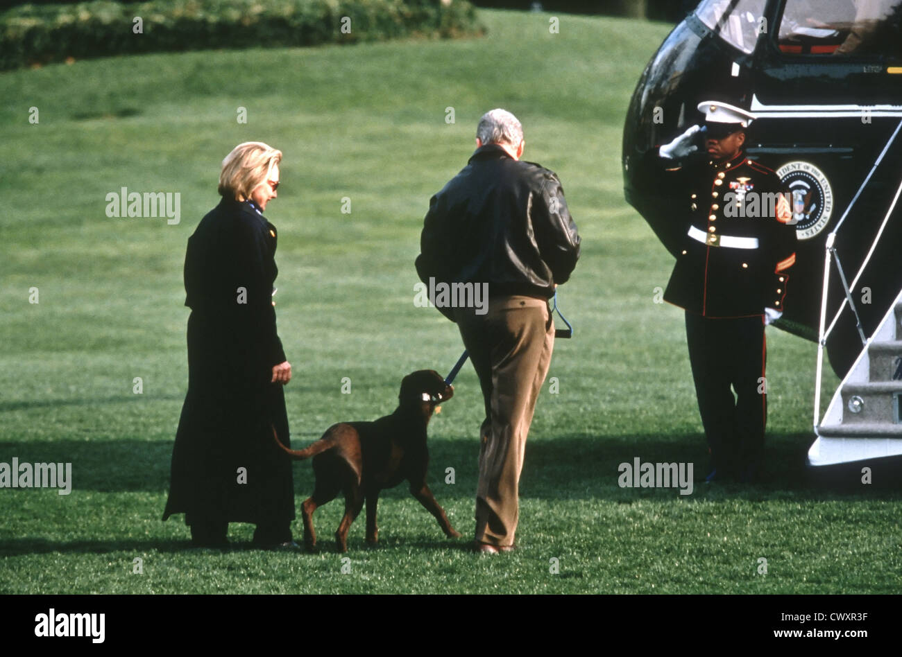 US President Bill Clinton and first lady Hillary Rodham Clinton walk ...