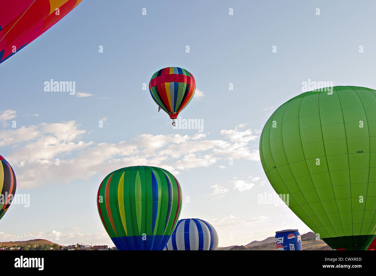 Hot air balloon lifts off hi-res stock photography and images - Alamy