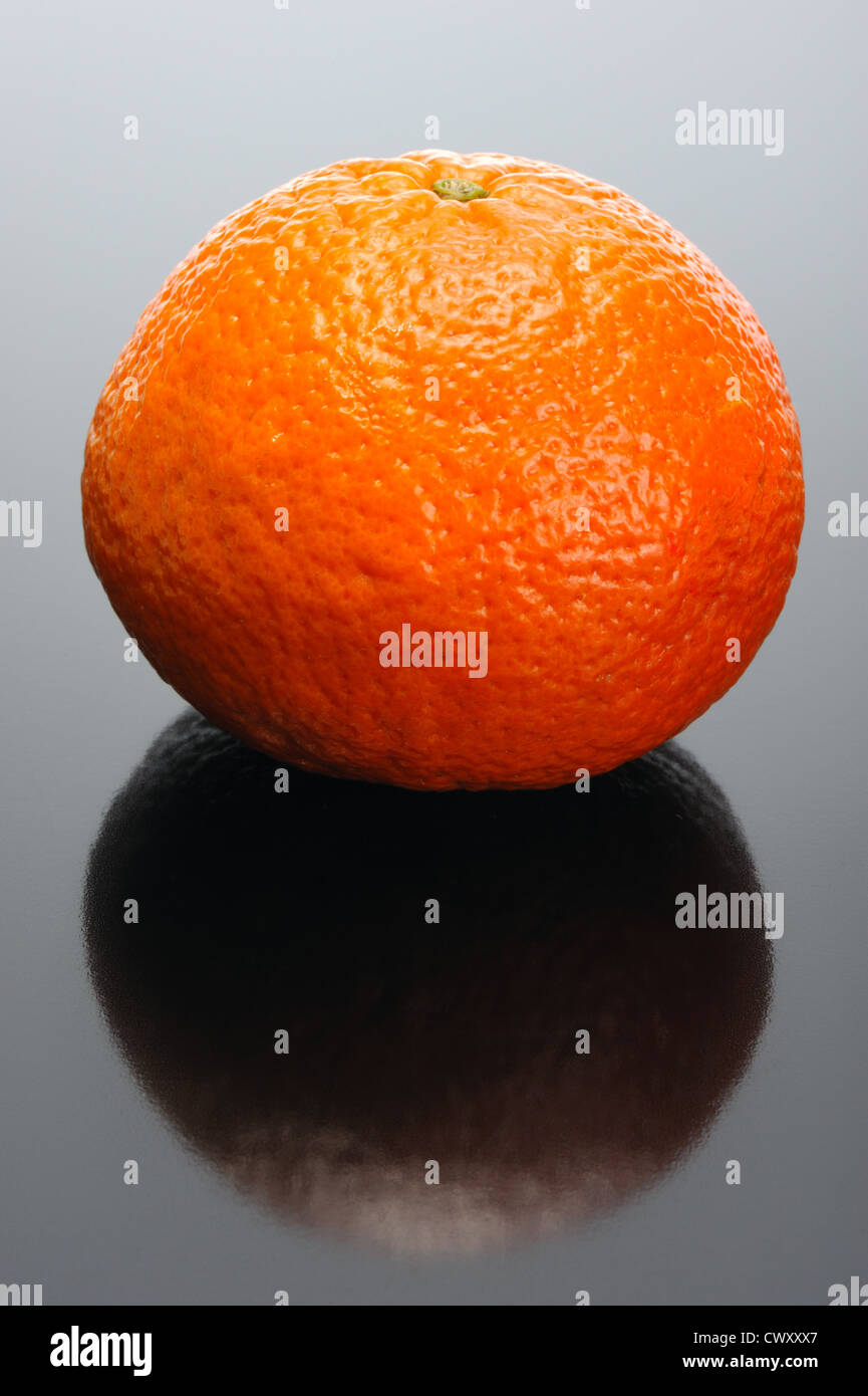 Mandarin on a black background and its reflection Stock Photo - Alamy