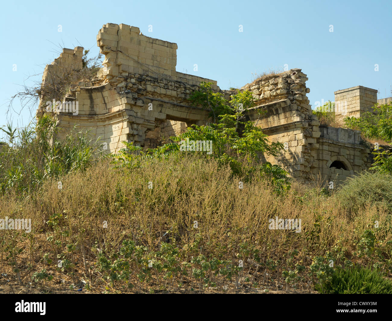 Modern ruins hi-res stock photography and images - Alamy