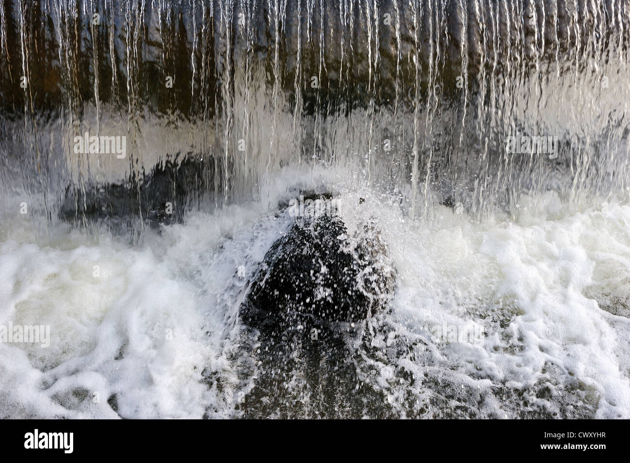Water falling on rocks hi-res stock photography and images - Alamy