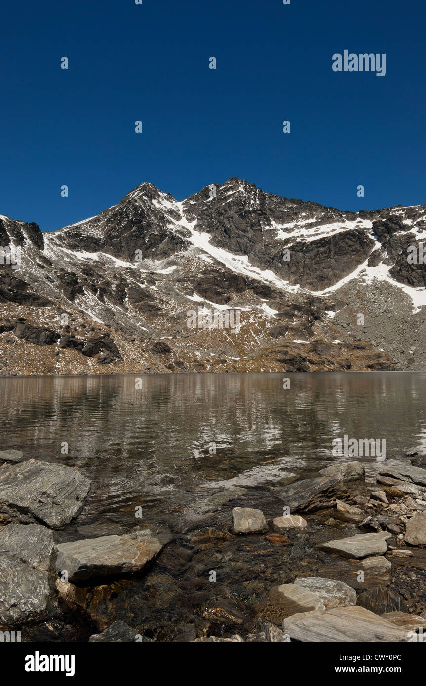 View of Single Cone & Double Cone from Lake Alta, The Remarkables ...
