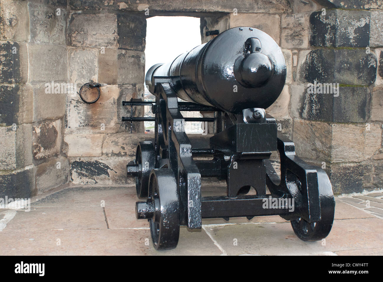 Cannon Edinburgh Castle Stock Photo - Alamy