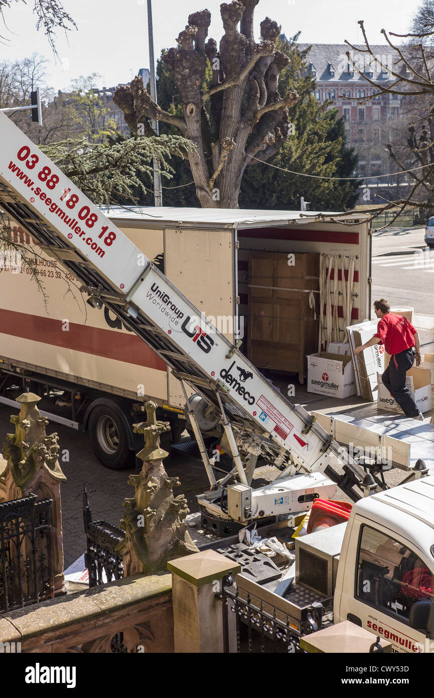 Manual lift lifts hi-res stock photography and images - Alamy