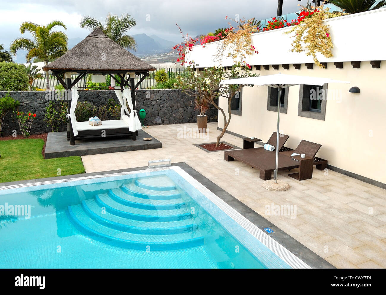 Hut with ladder hi-res stock photography and images - Alamy