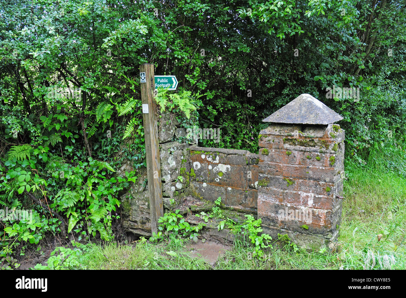 Country style on footpath countryside hi-res stock photography and ...