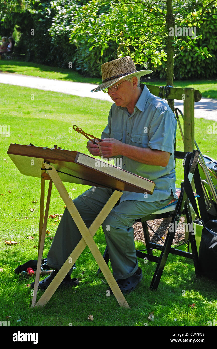 Hammered dulcimer hi-res stock photography and images - Alamy