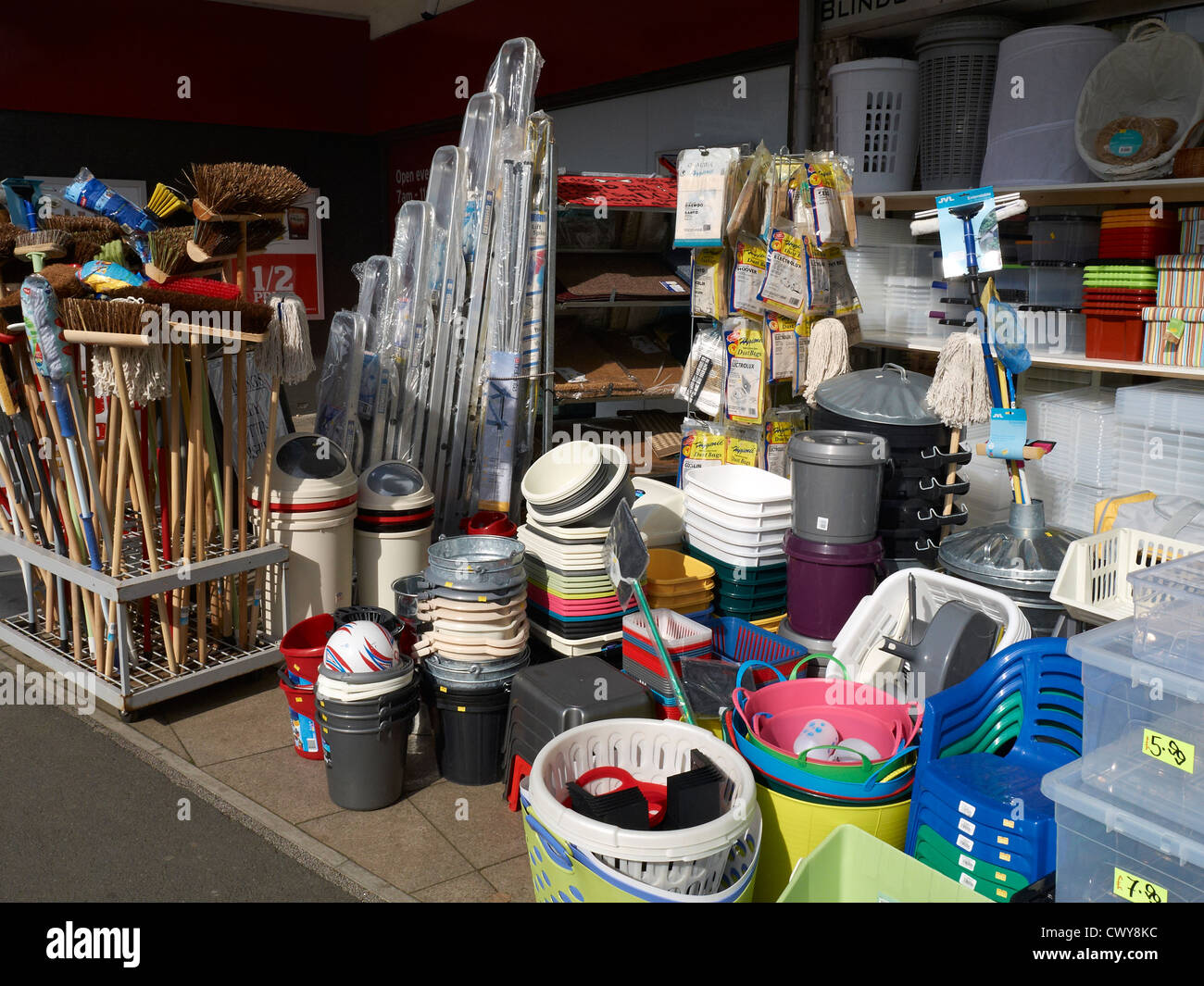 Hardware display hi-res stock photography and images - Alamy