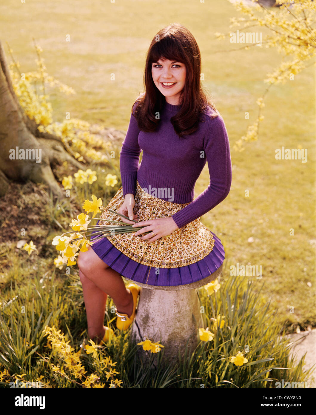 1970's pretty girl with daffodils Stock Photo - Alamy
