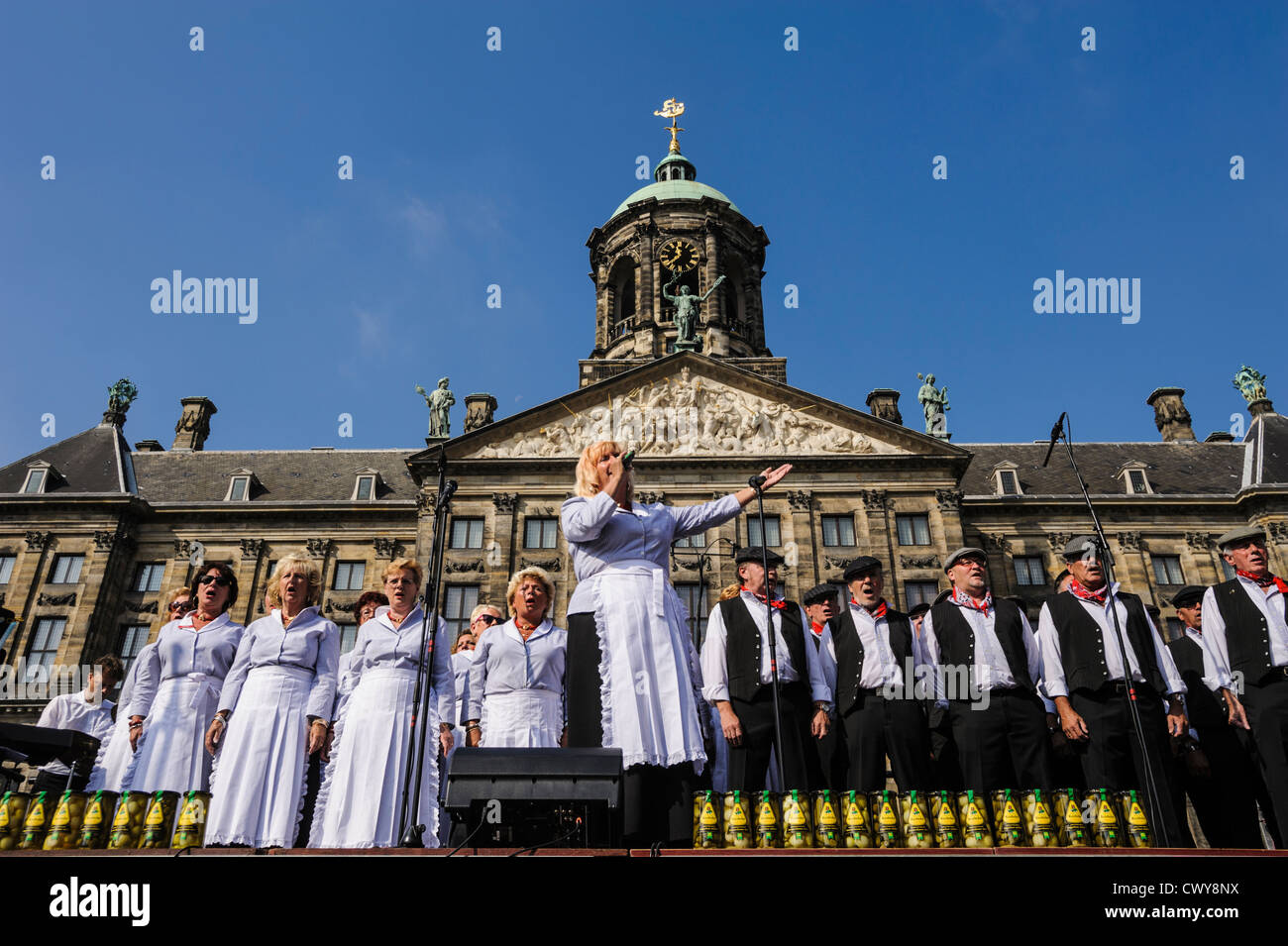 Group standing in front of royal palace hi-res stock photography and ...