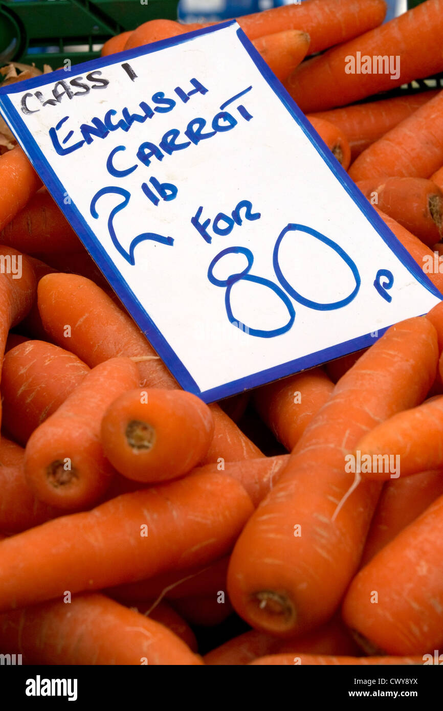 English Carrot's for sale on a market stall Stock Photo - Alamy