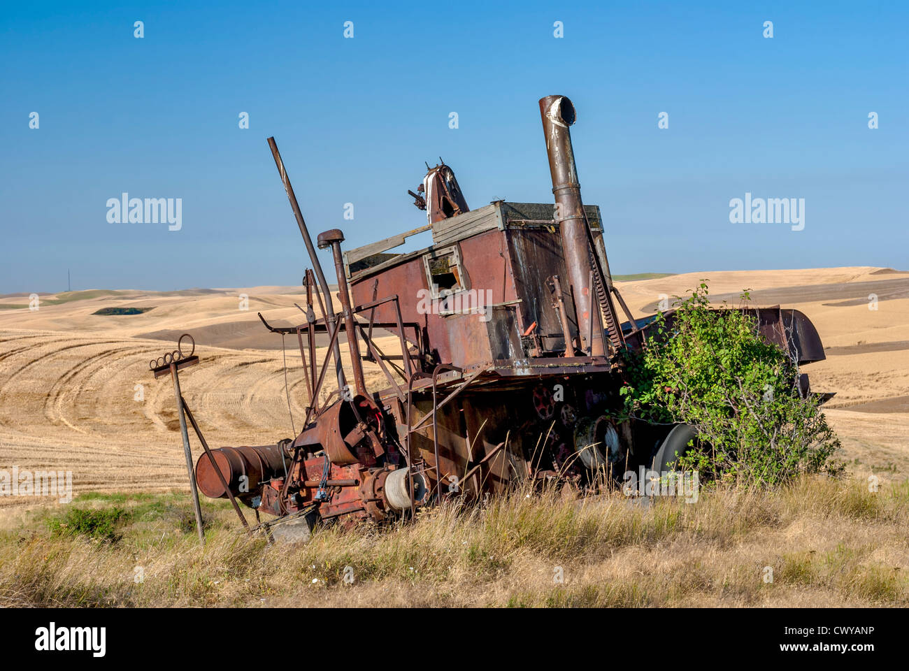 Old combine hi-res stock photography and images - Alamy