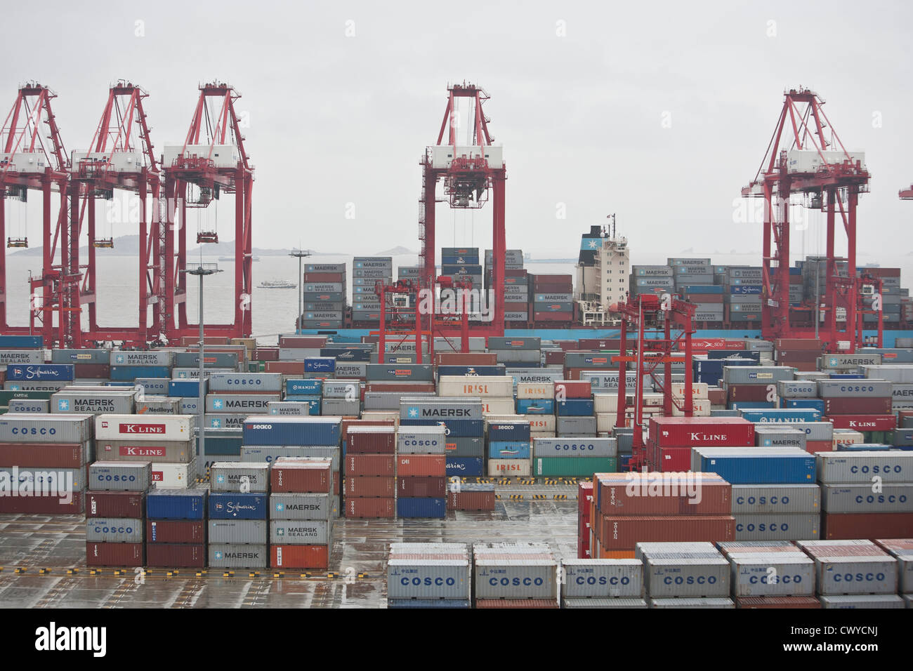Shanghai yangshan deep water port hi-res stock photography and images ...