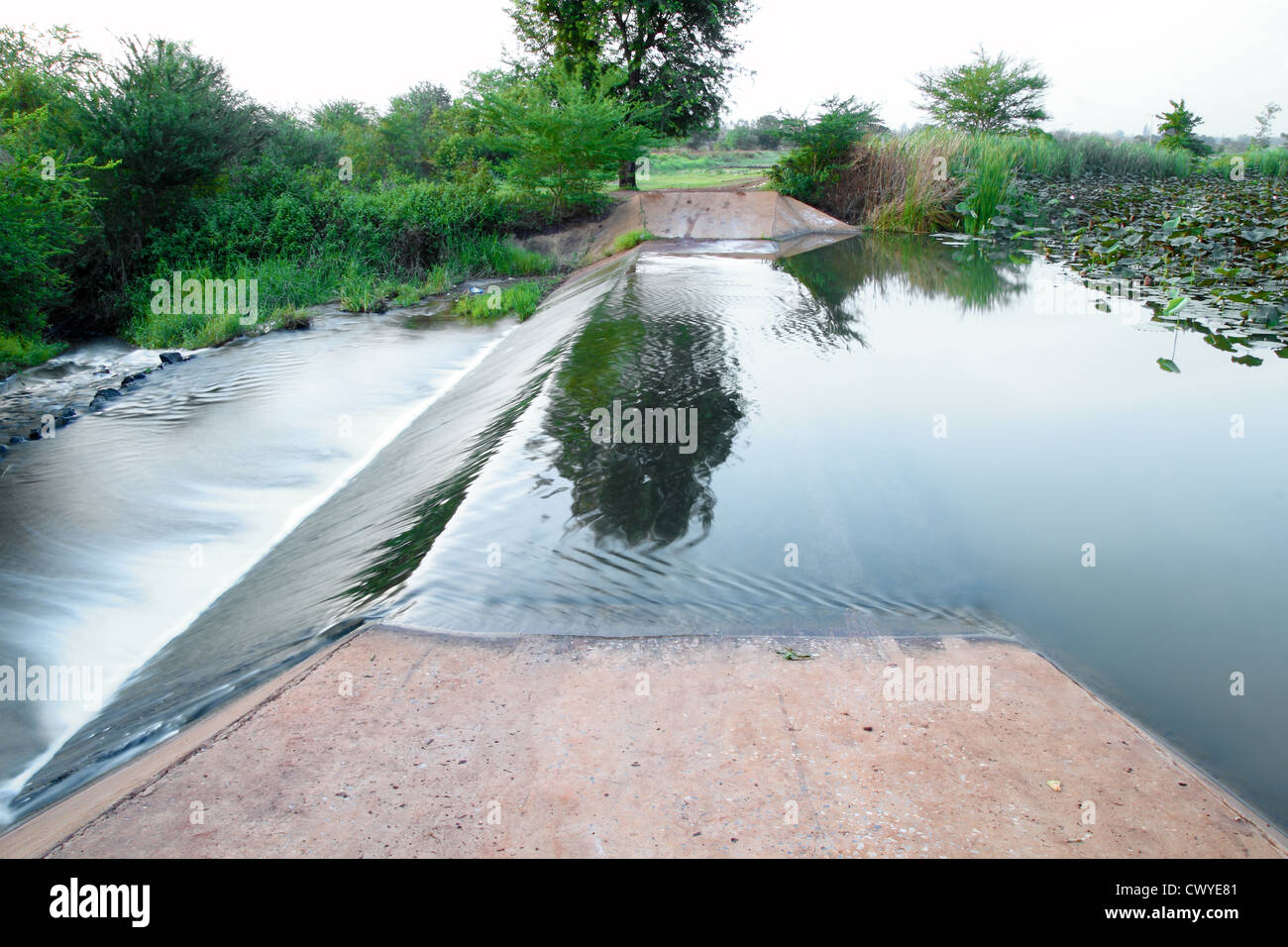 The side dam hi-res stock photography and images - Alamy
