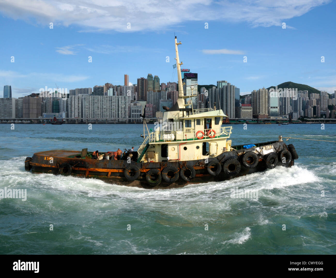 Tug boat on Victoria Harbour, Hong Kong Stock Photo - Alamy