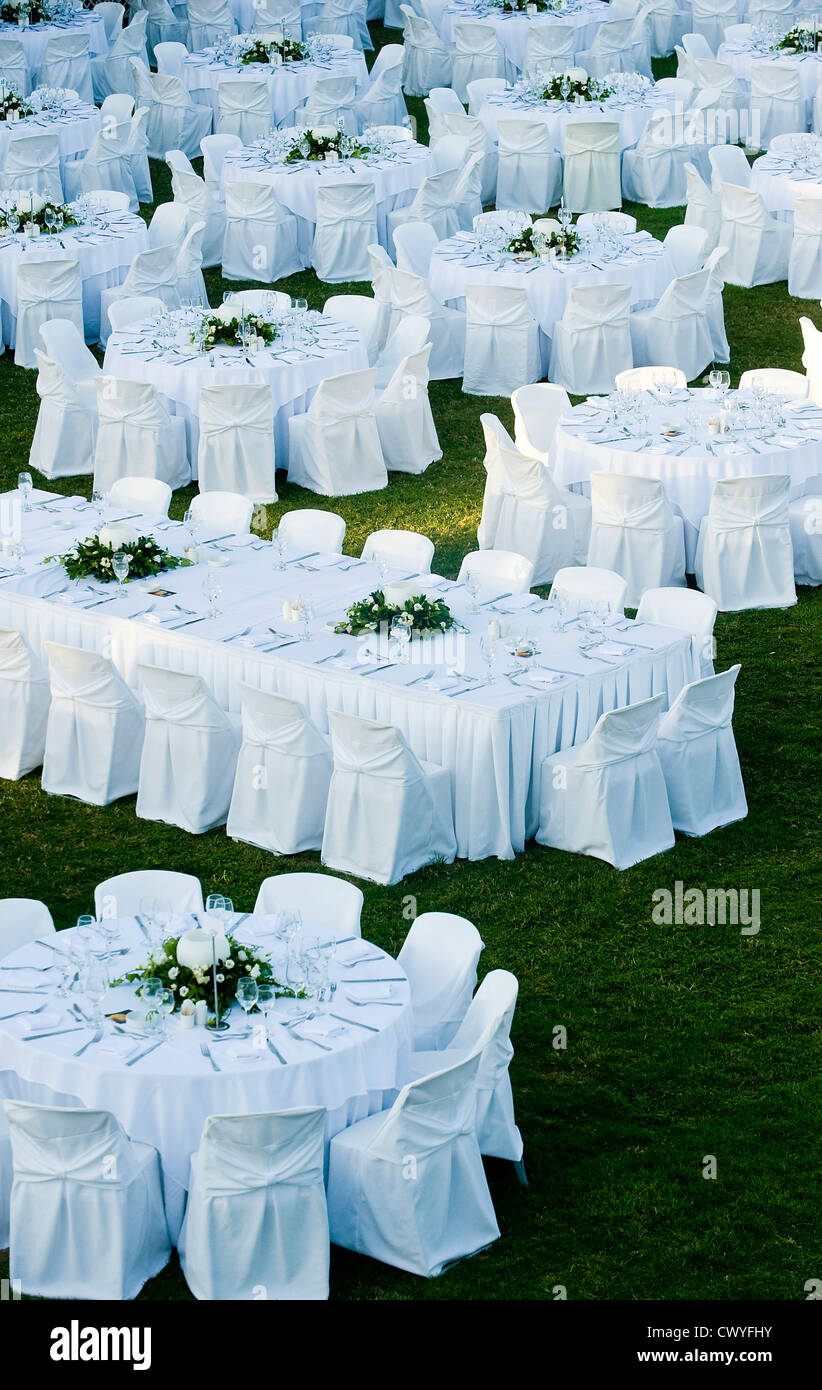 Covered tables hi-res stock photography and images - Alamy