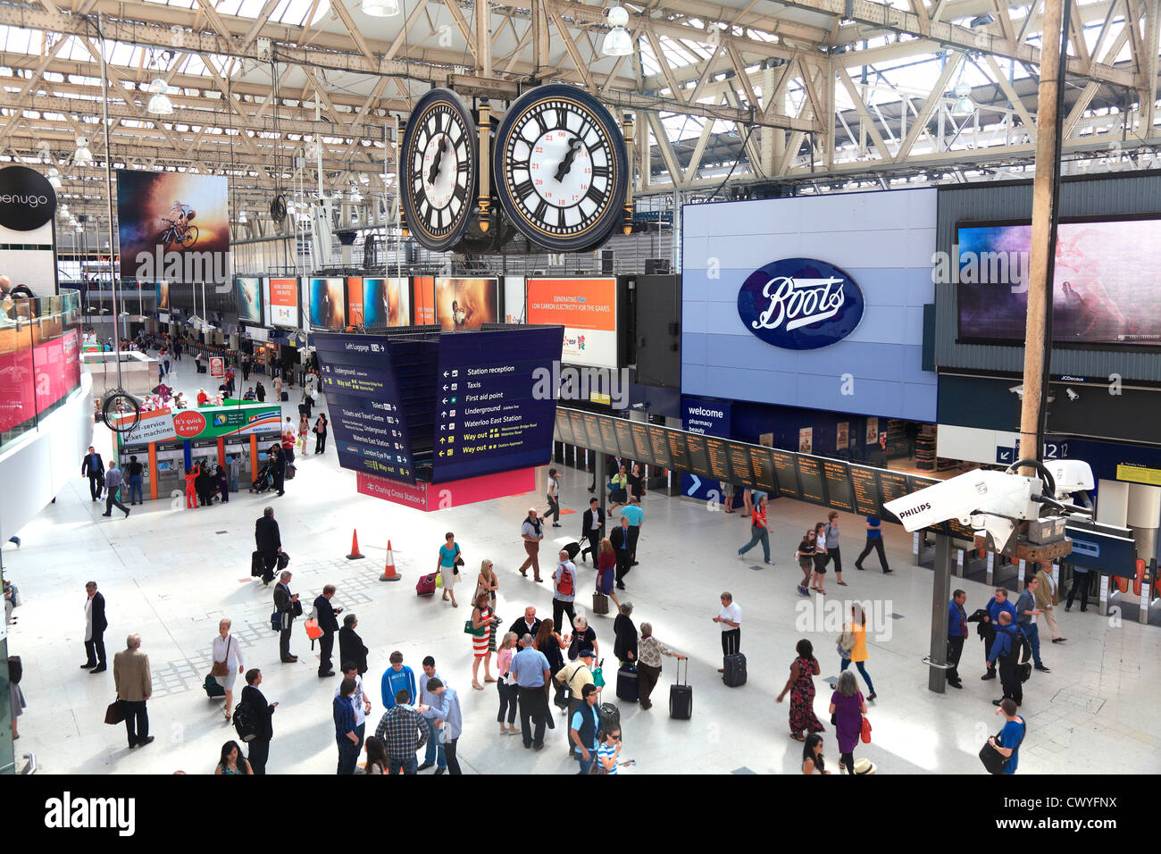 Waterloo station concourse hi-res stock photography and images - Alamy