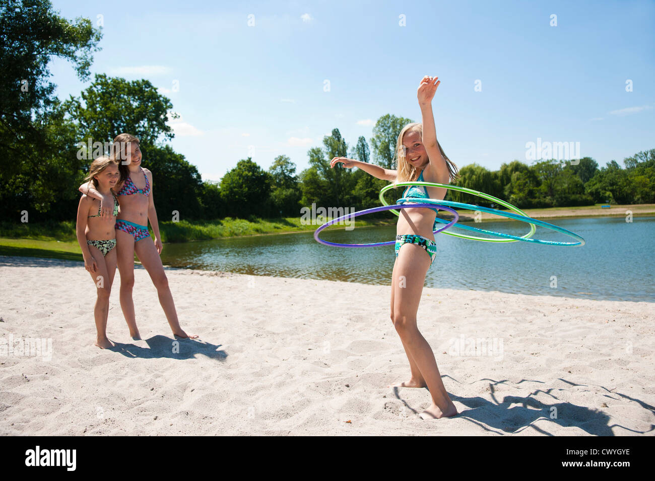 Girls in bikinis hi-res stock photography and images - Alamy