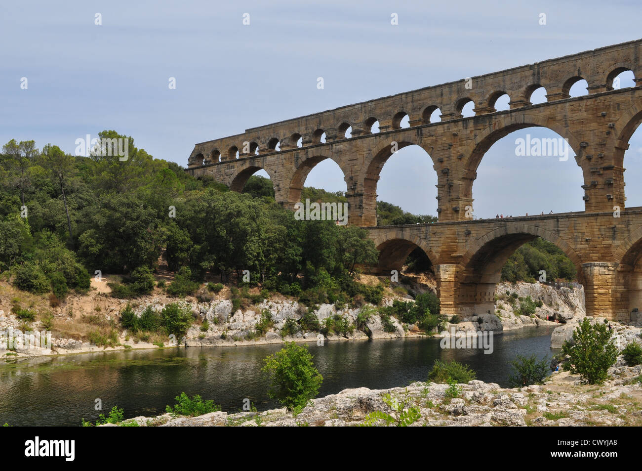 Roman bridge provence hi-res stock photography and images - Alamy