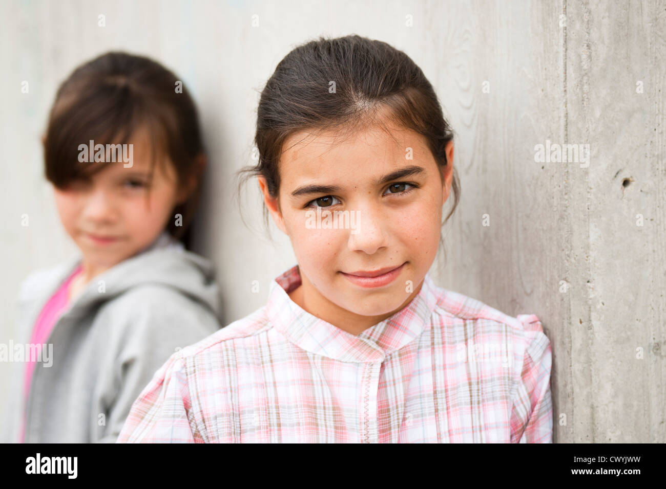 Girl lean on wall hi-res stock photography and images - Alamy