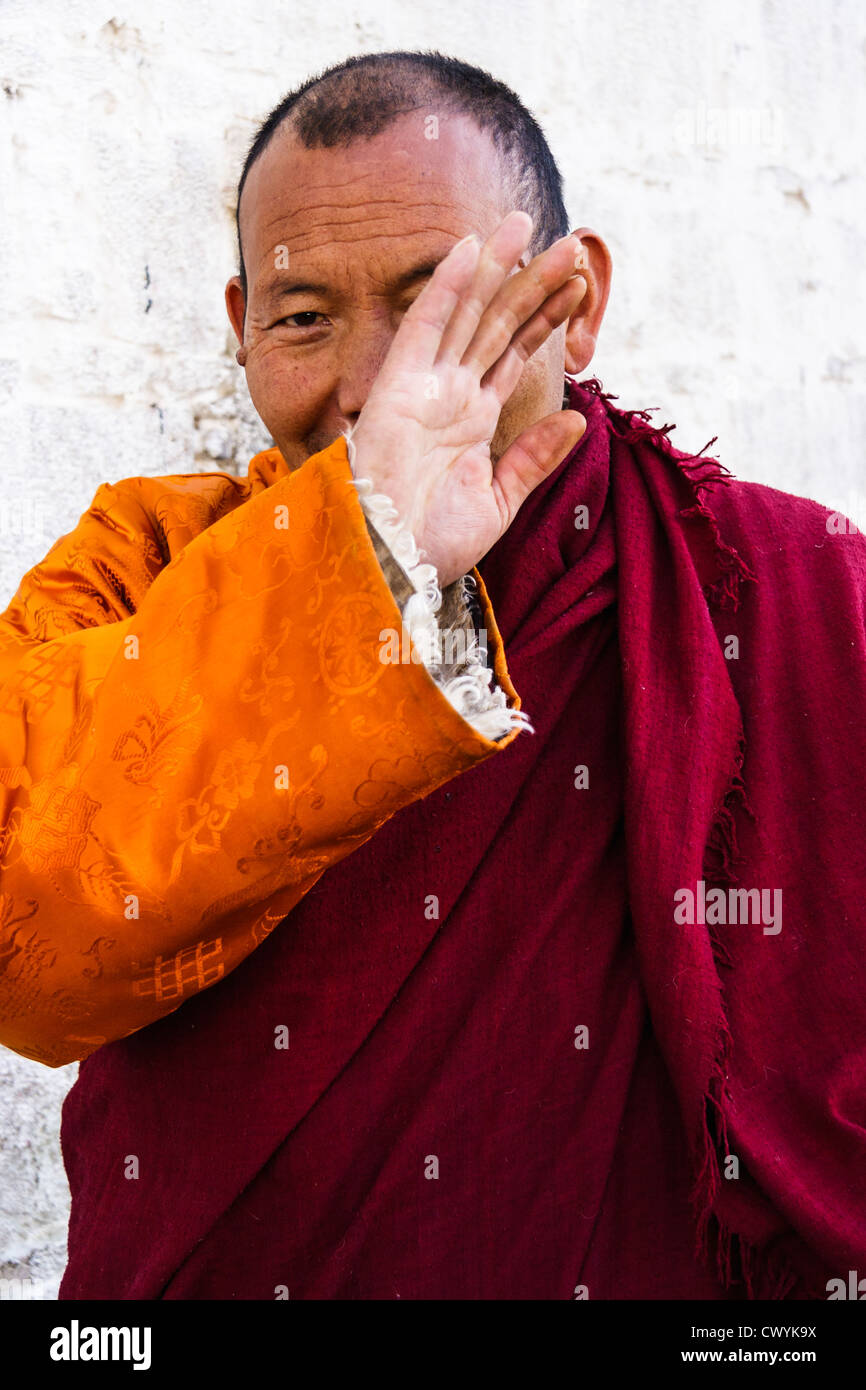 Tibet monk portrait hi-res stock photography and images - Alamy