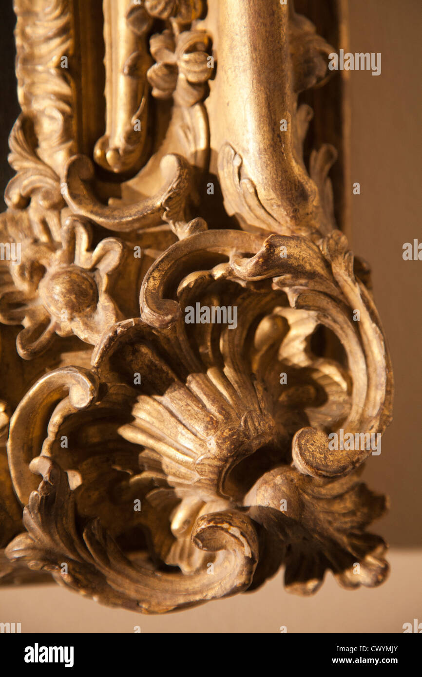 Floral scrollwork hi-res stock photography and images - Alamy