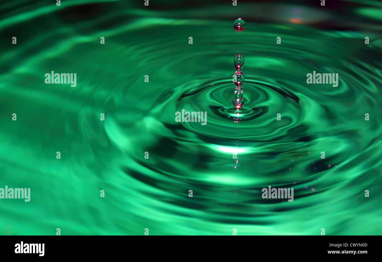 Water splash circle hi-res stock photography and images - Alamy