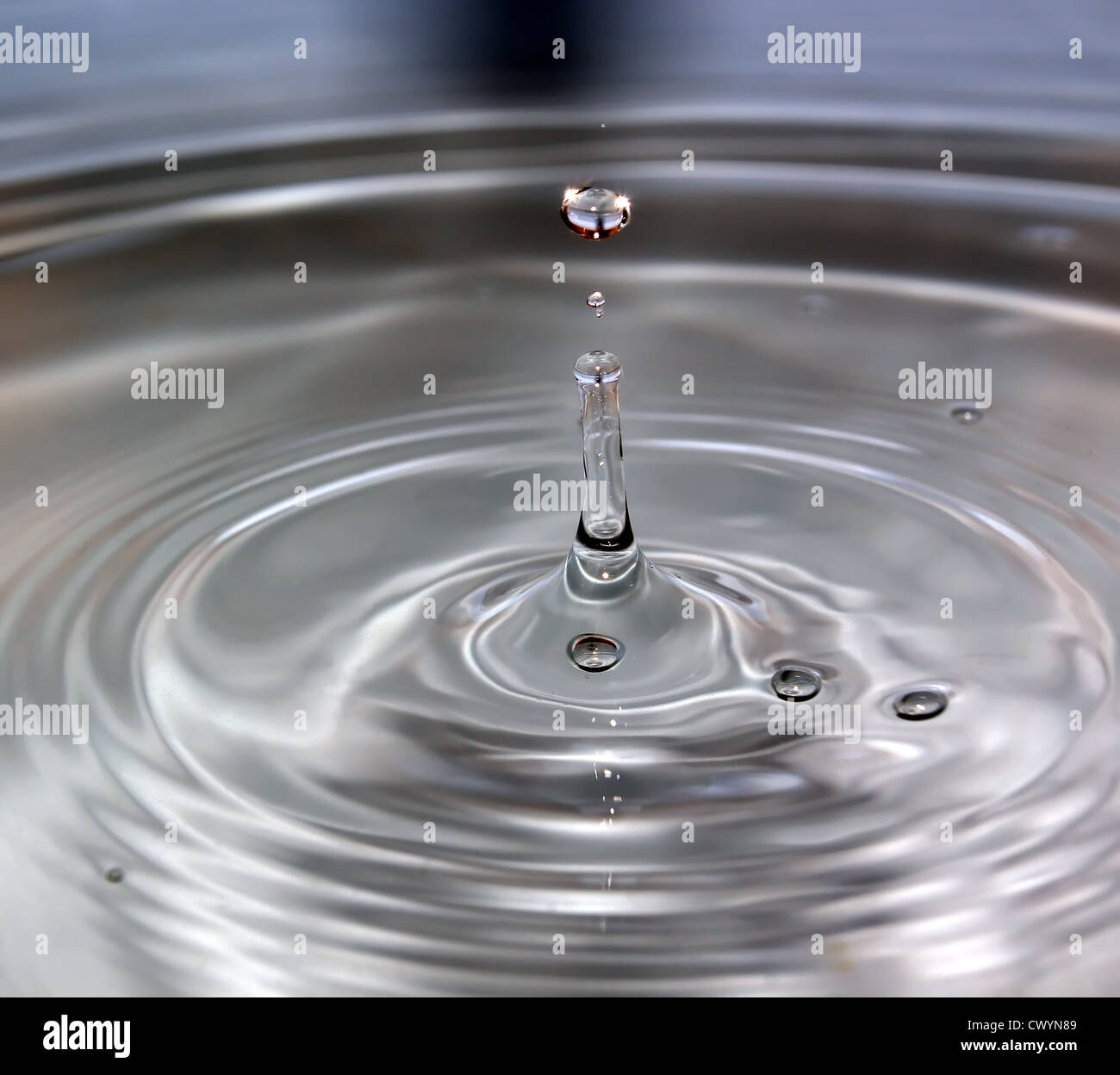 Water splash circle hi-res stock photography and images - Alamy