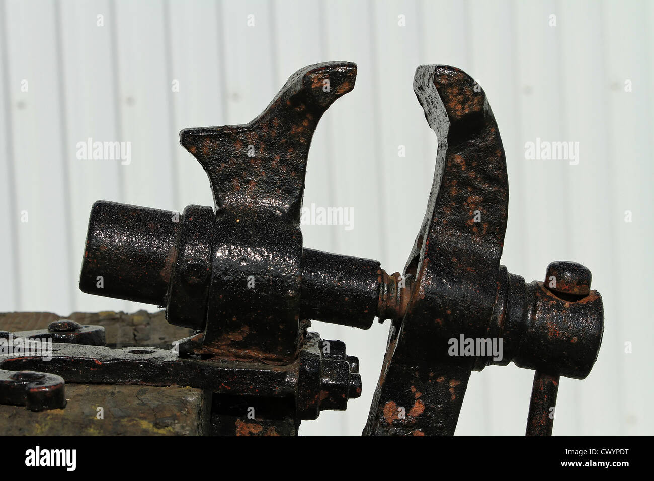 Old metal Engineer's vice Stock Photo - Alamy