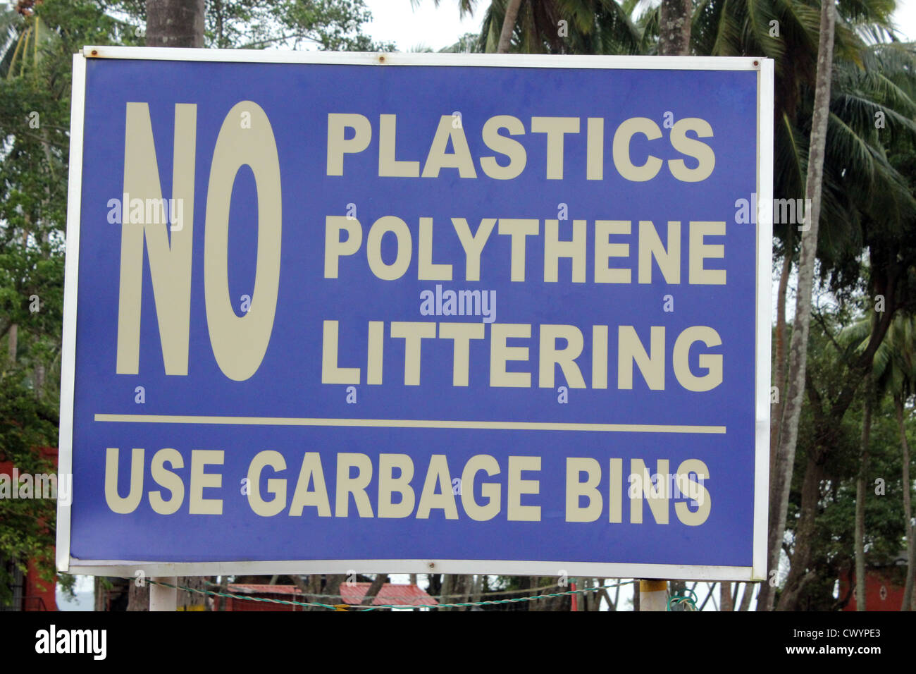 Littering sign hi-res stock photography and images - Alamy
