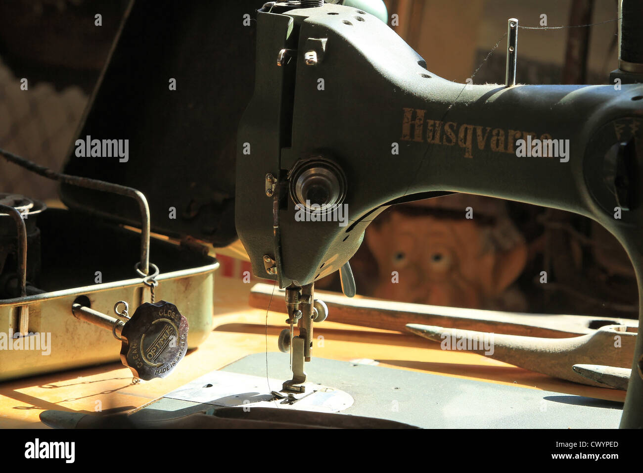 Old sewing machine Stock Photo - Alamy