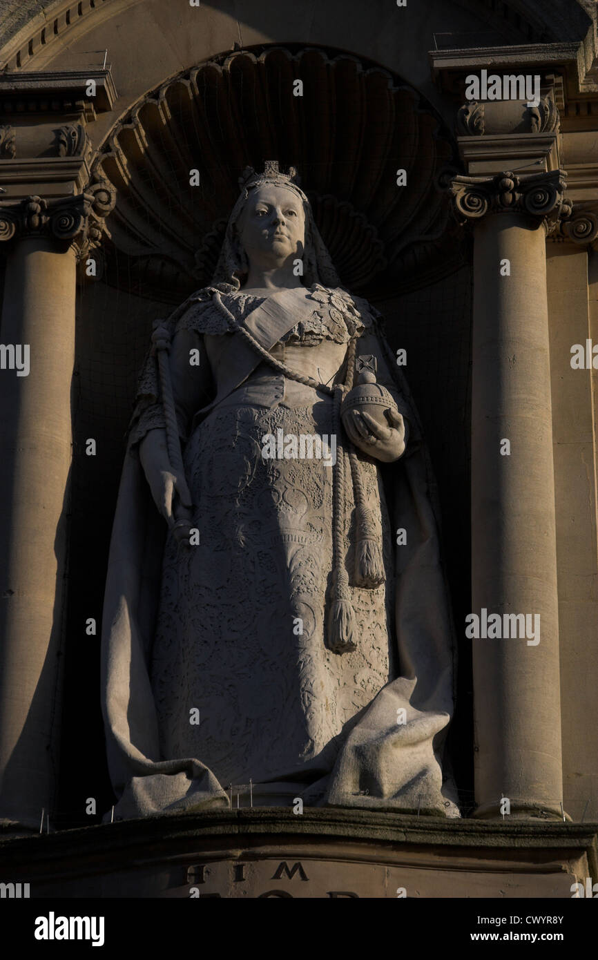 Queen Victoria Statue Stock Photo - Alamy
