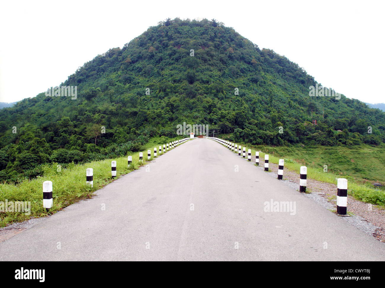 Dam road highway hi-res stock photography and images - Alamy