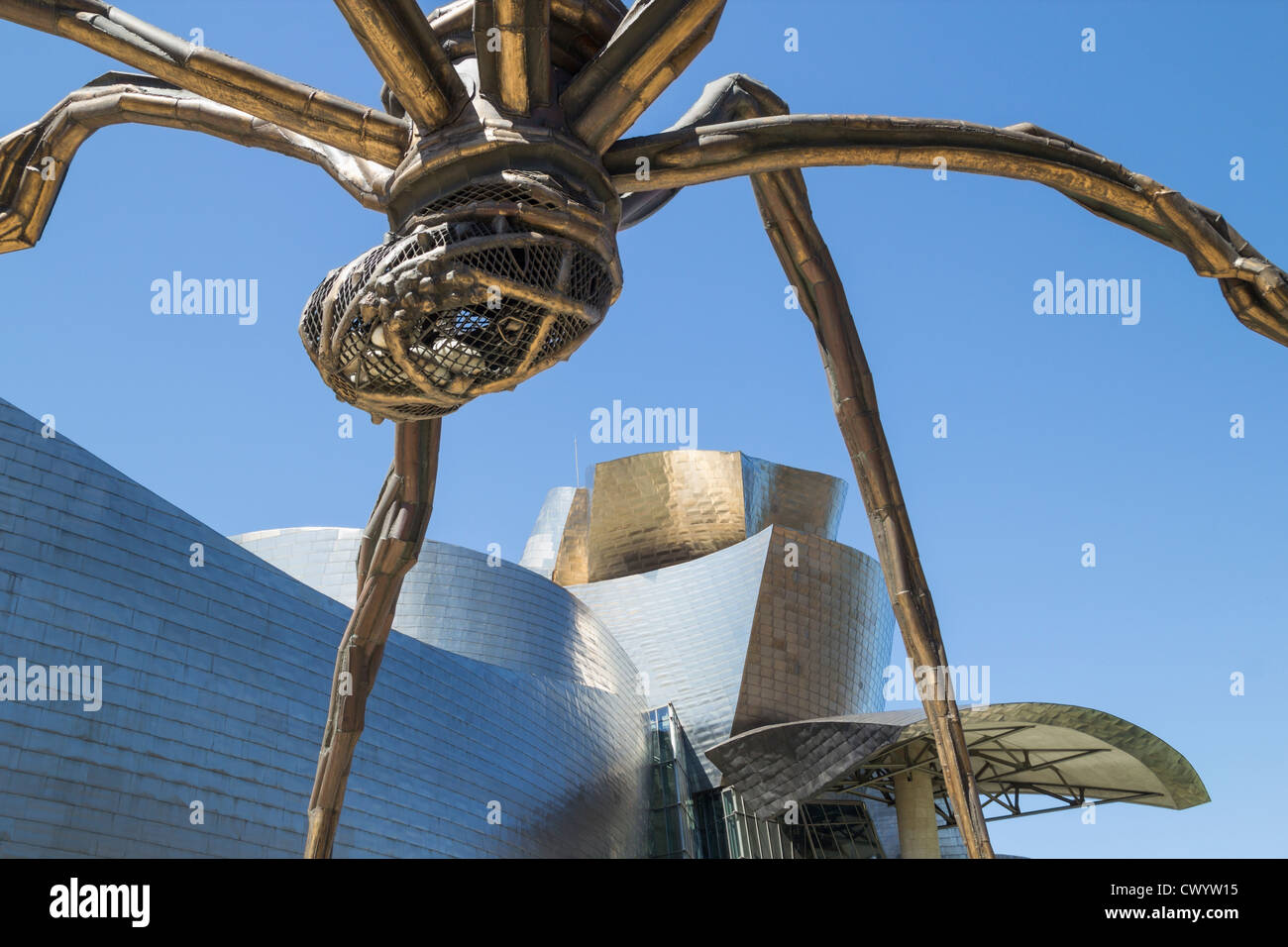 Spider sculpture 'Maman' by Louise Bourgeois outside Guggenheim museum ...