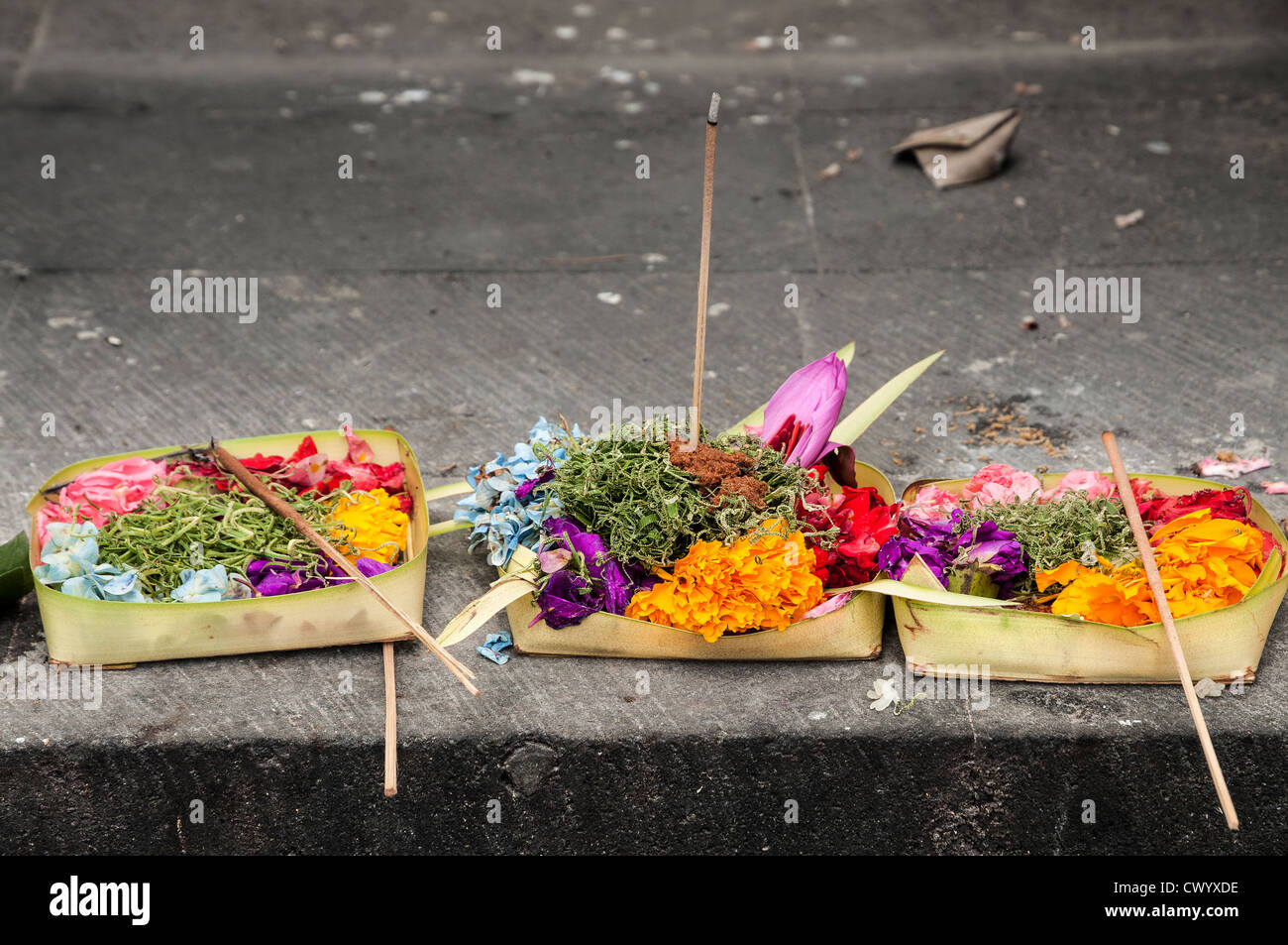 With offerings of flowers hi-res stock photography and images - Alamy