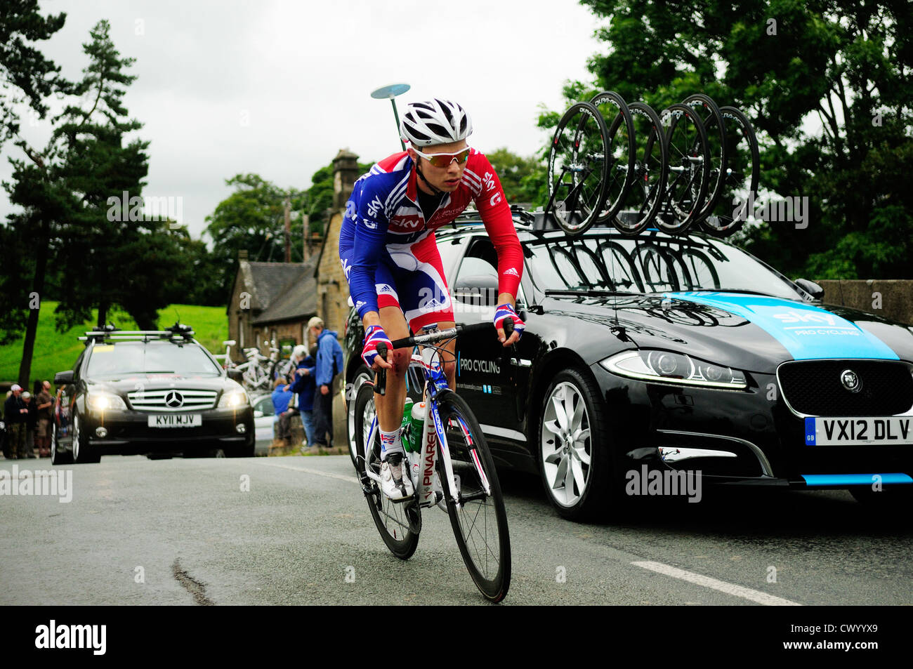Great britain cycling team cars hi-res stock photography and images - Alamy