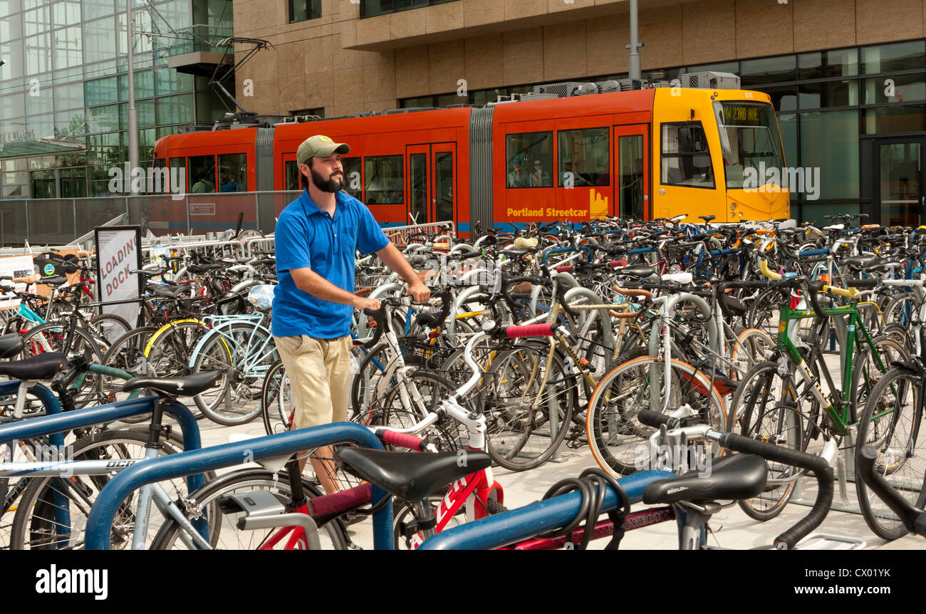 Daily commuter hi-res stock photography and images - Alamy