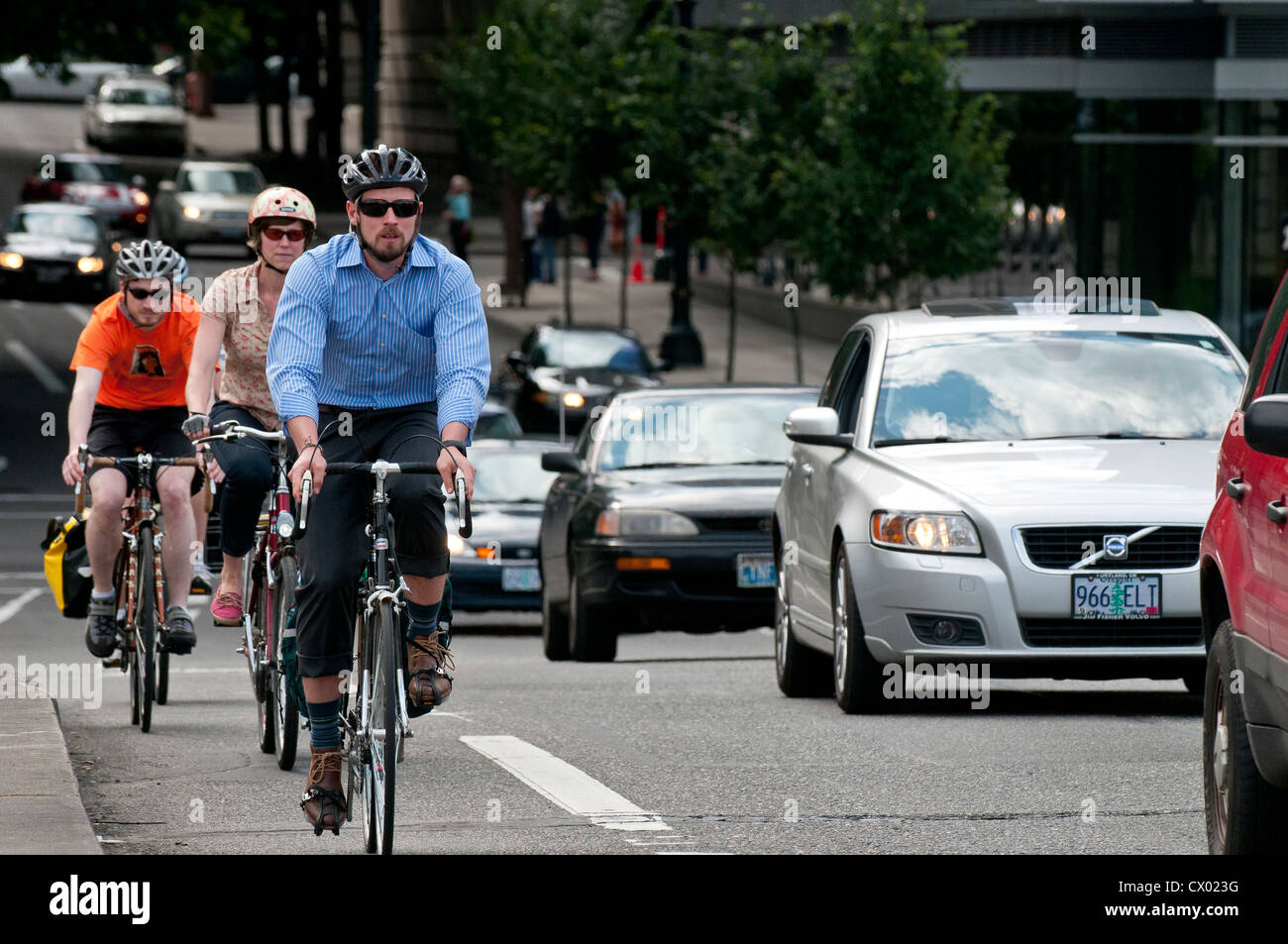 Bicycling commuters on city streets hi-res stock photography and images ...