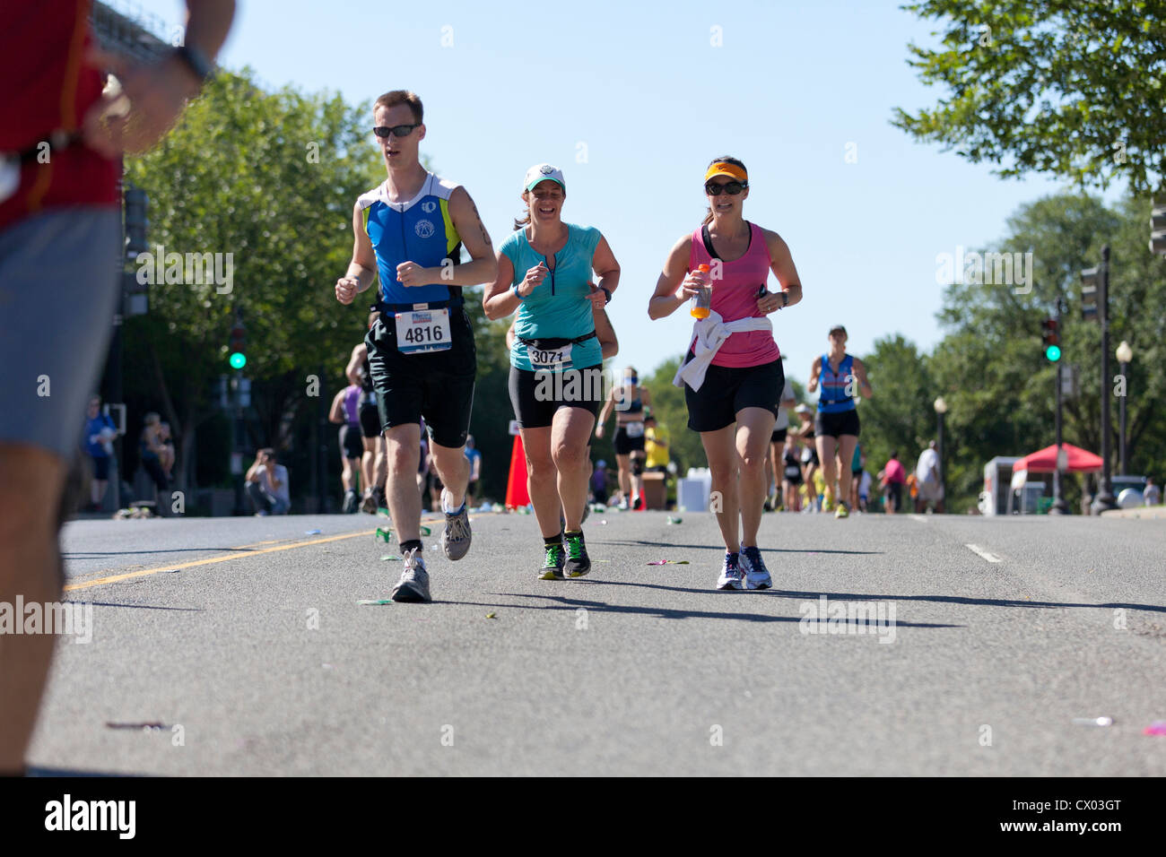 Marathon runners running hi-res stock photography and images - Alamy
