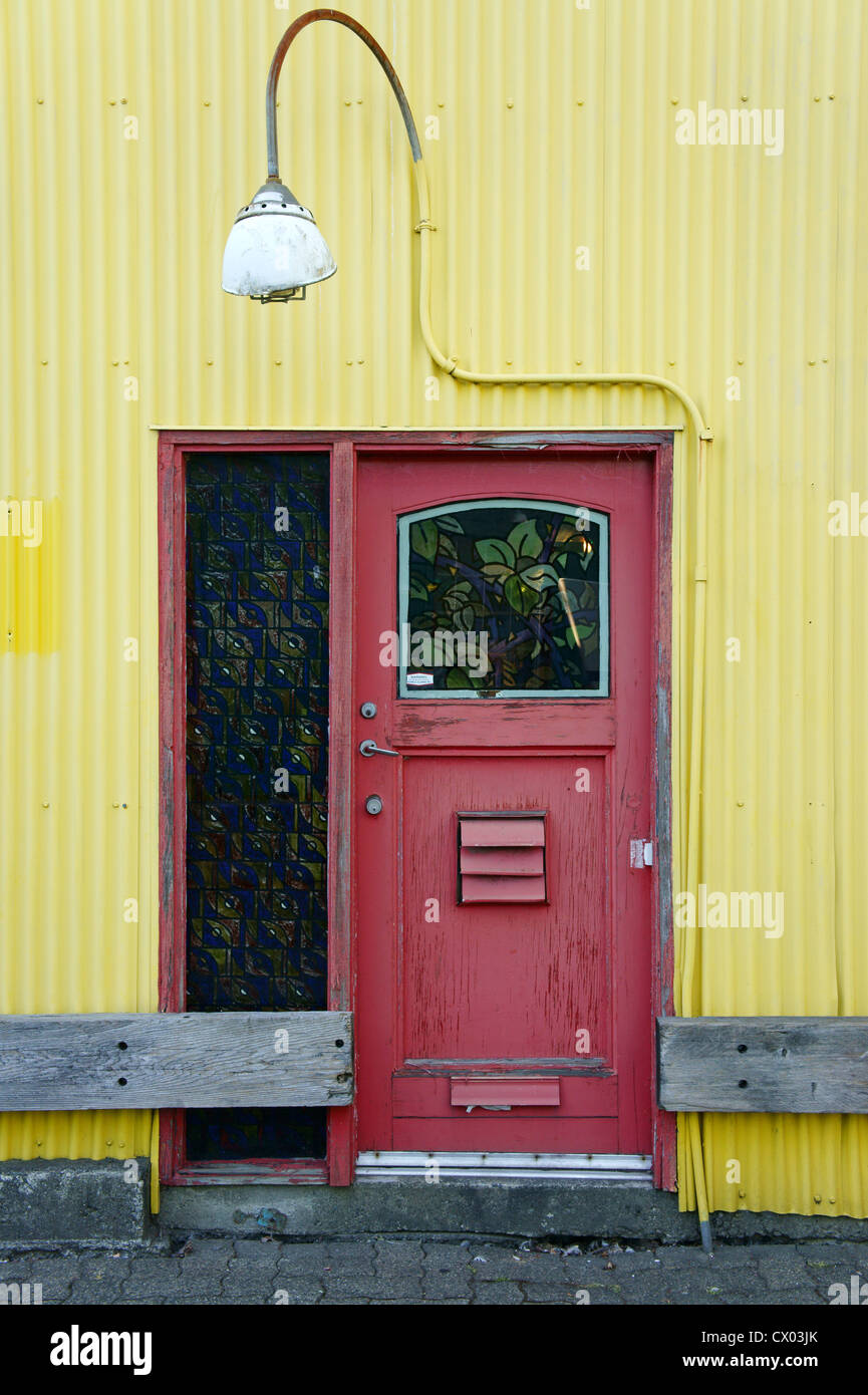 Yellow curved building hi-res stock photography and images - Alamy