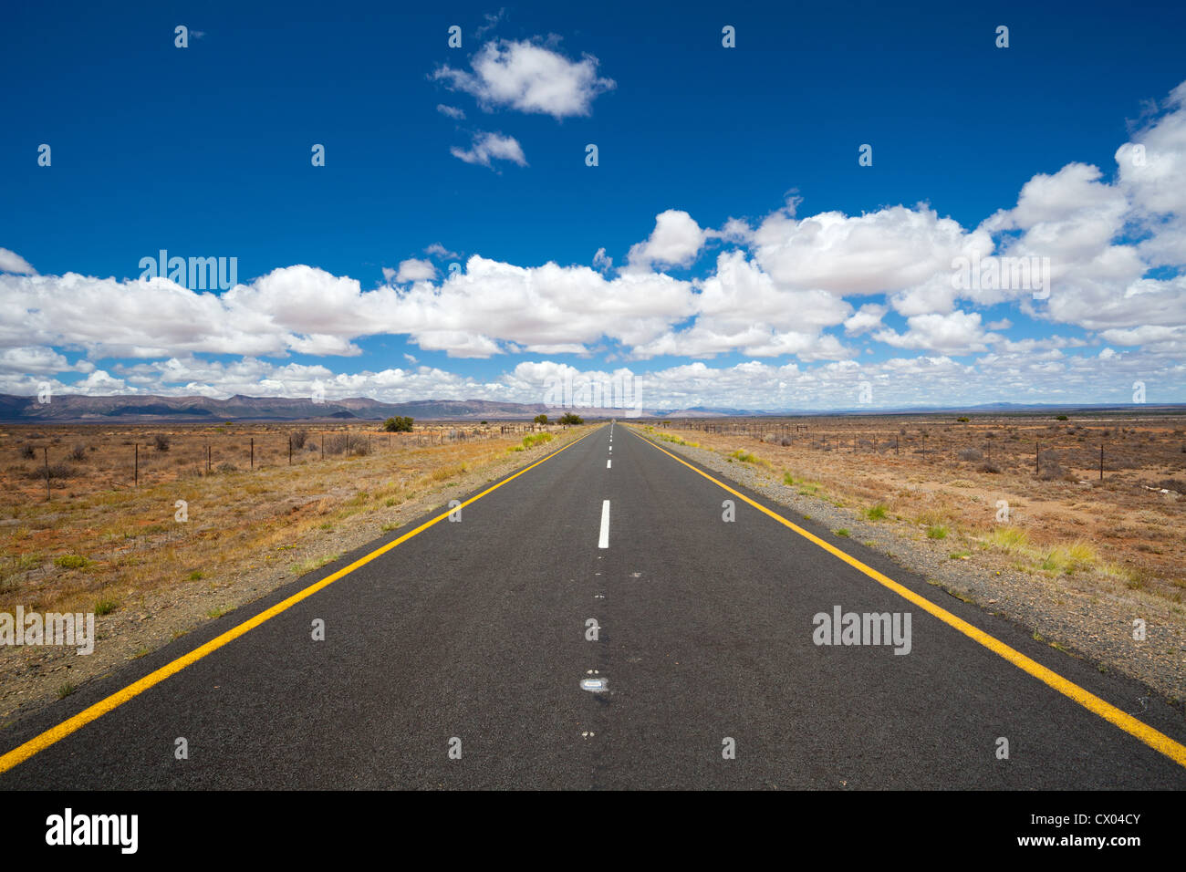Middle line highway hi-res stock photography and images - Alamy