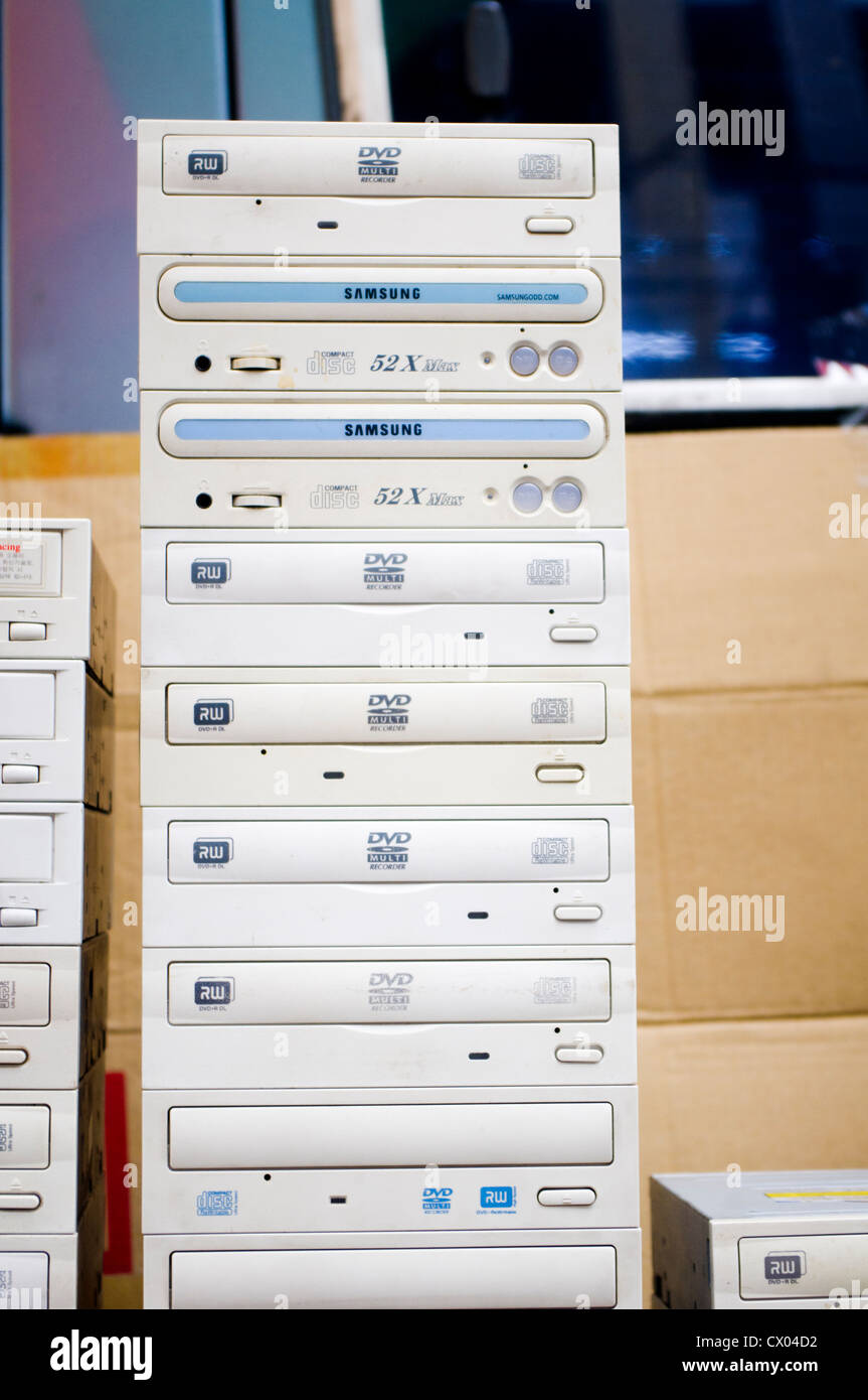 Second hand electronic market hi-res stock photography and images - Alamy