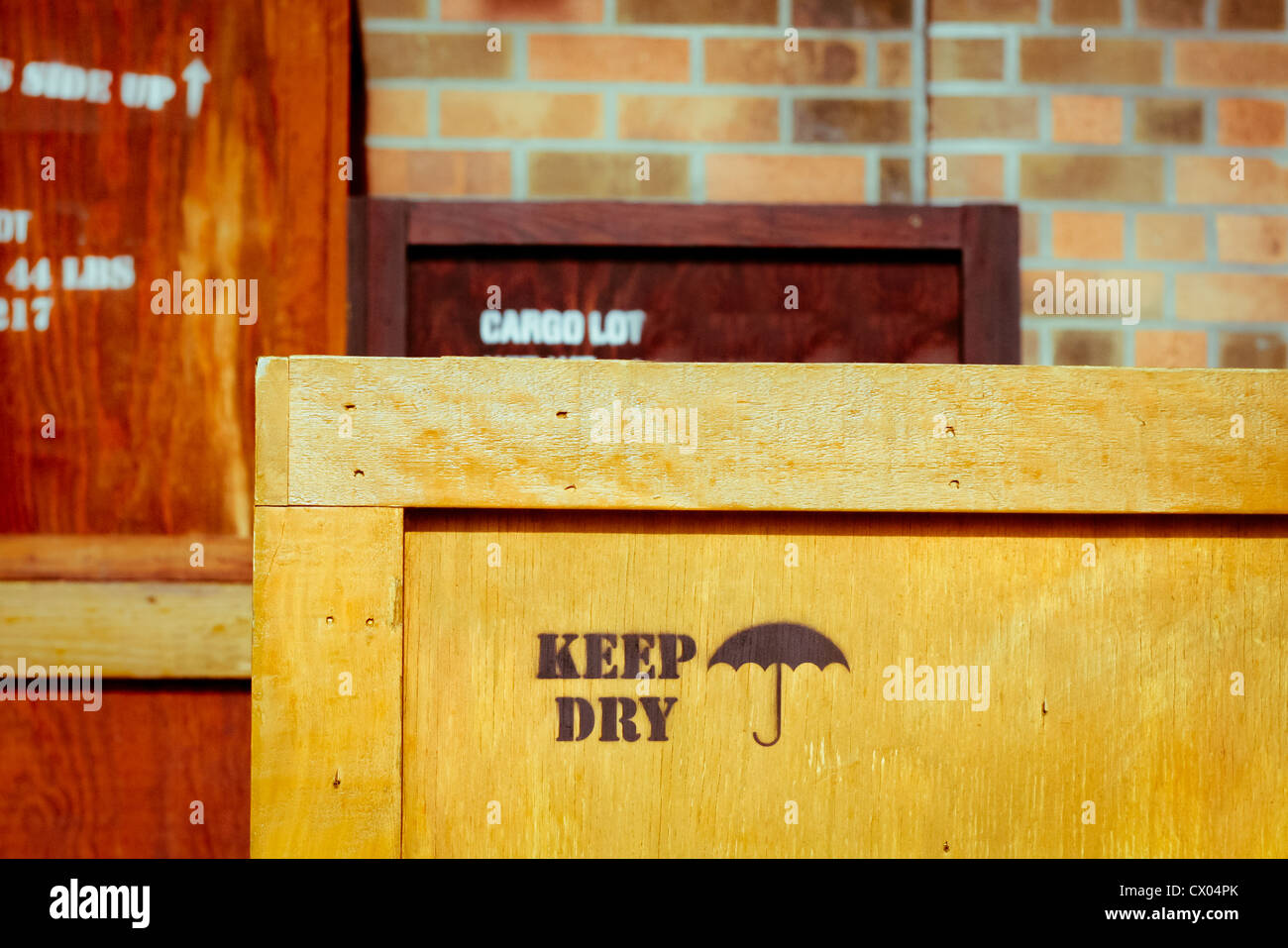 Wooden packing crates hi-res stock photography and images - Alamy