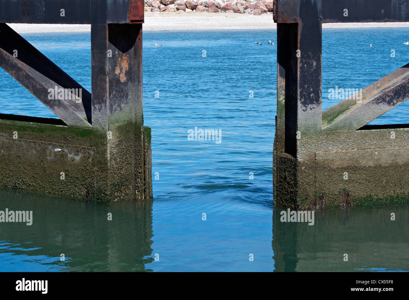 Opening door to the ocean Stock Photo - Alamy