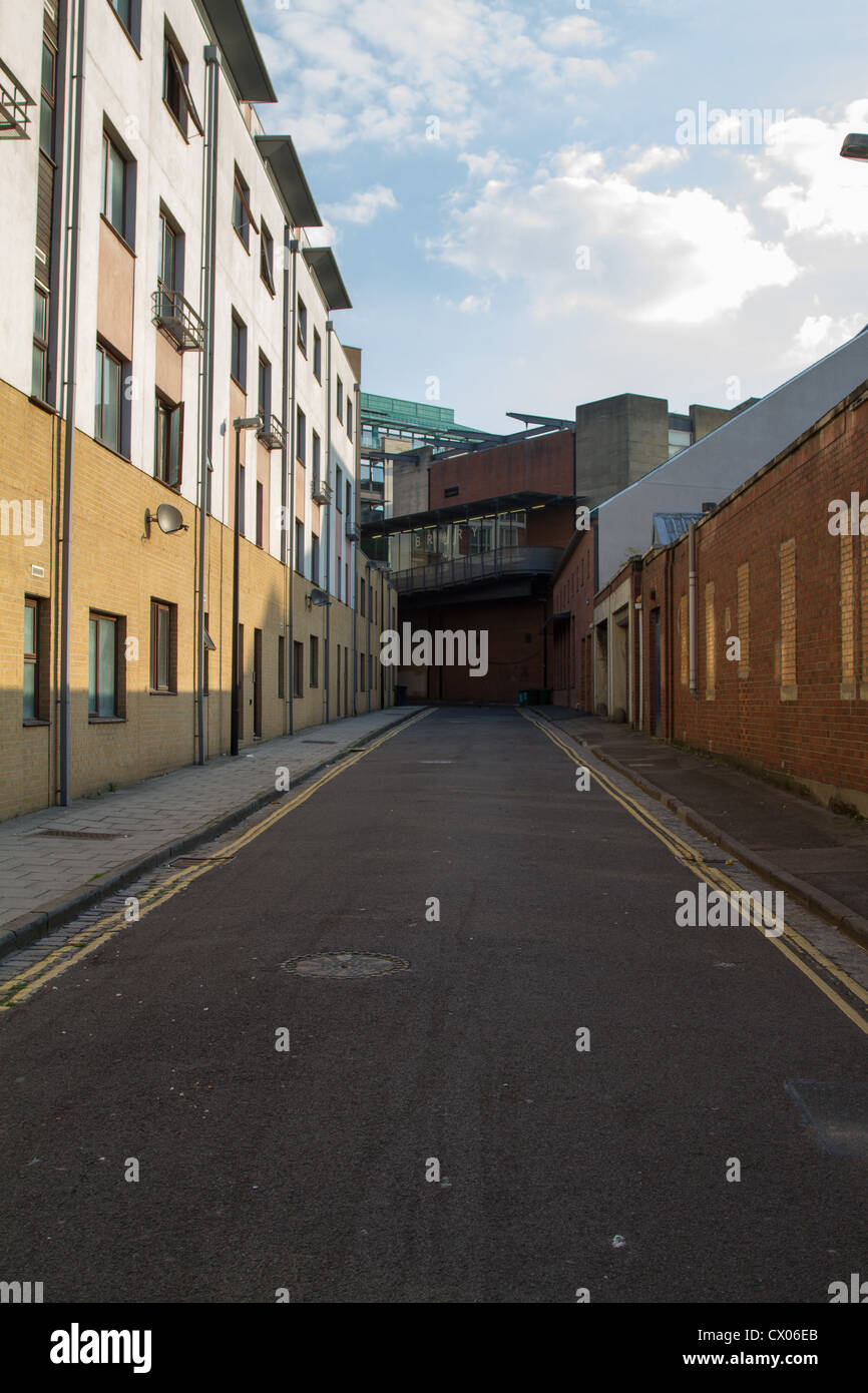 Block of flats uk hi-res stock photography and images - Alamy
