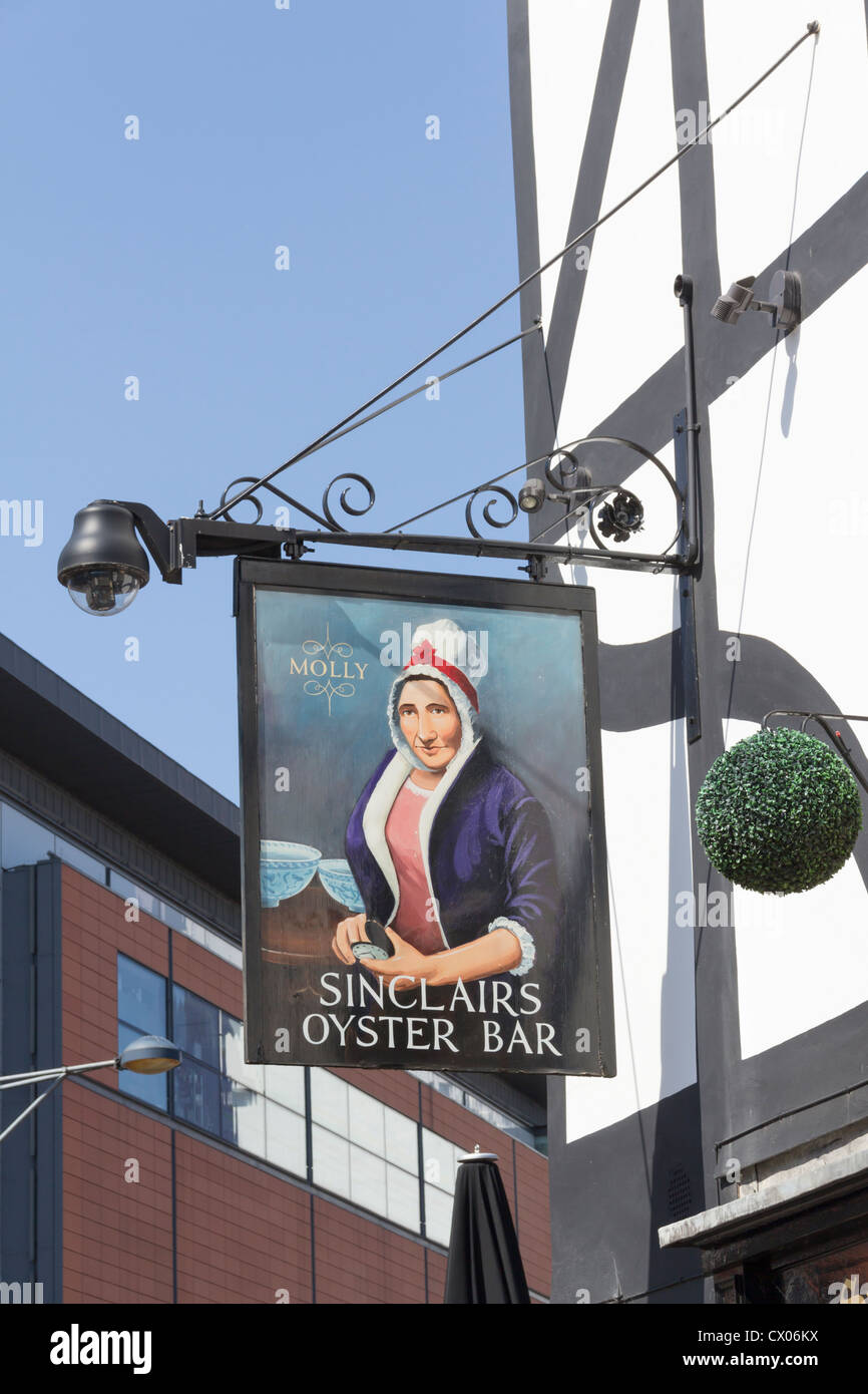 Sinclair's oyster bar manchester hi-res stock photography and images ...