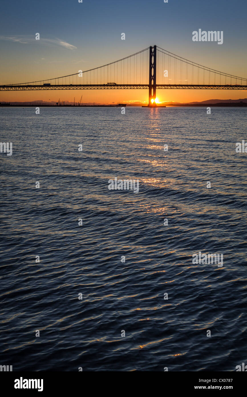 Forth road bridge in edinburgh hi-res stock photography and images - Alamy
